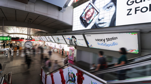 Brandbiznews - VGI จับมือ Samsung ชวนเล่นใหญ่ Take Over บีทีเอสสยาม เปิดตัว Galaxy Z Flip5 และ ...